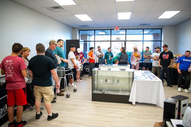 Michael Vick appearance at Red Rose Sports Cards | Local News ...