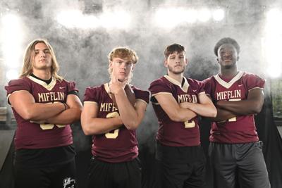 Javien Pletz notches 4 TDs for Governor Mifflin in victory over ...