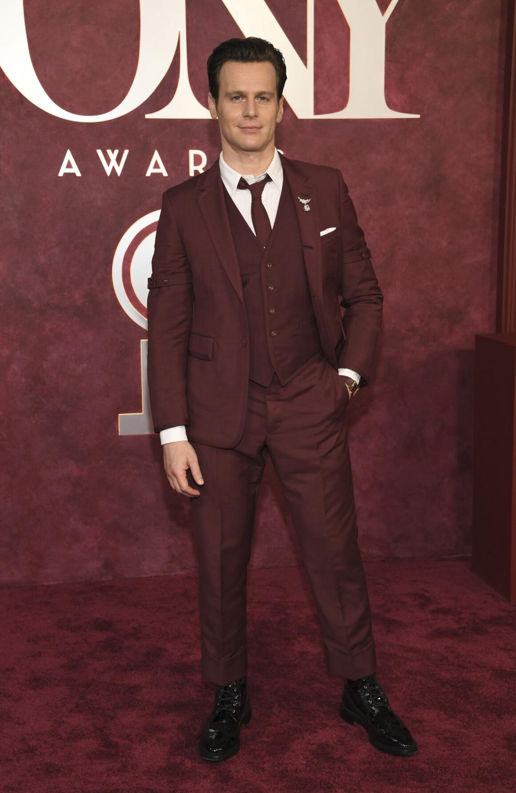 Jonathan Groff denied 2nd Tony Award by 'Glee' castmate Darren Criss ...