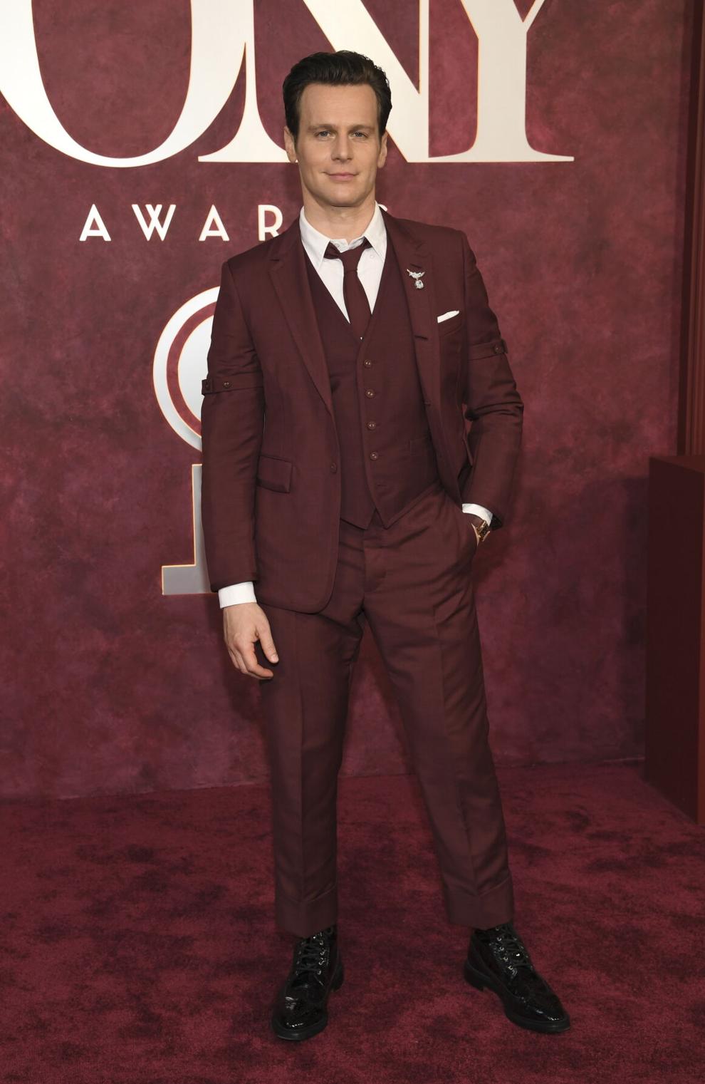 Jonathan Groff denied 2nd Tony Award by 'Glee' castmate Darren Criss ...