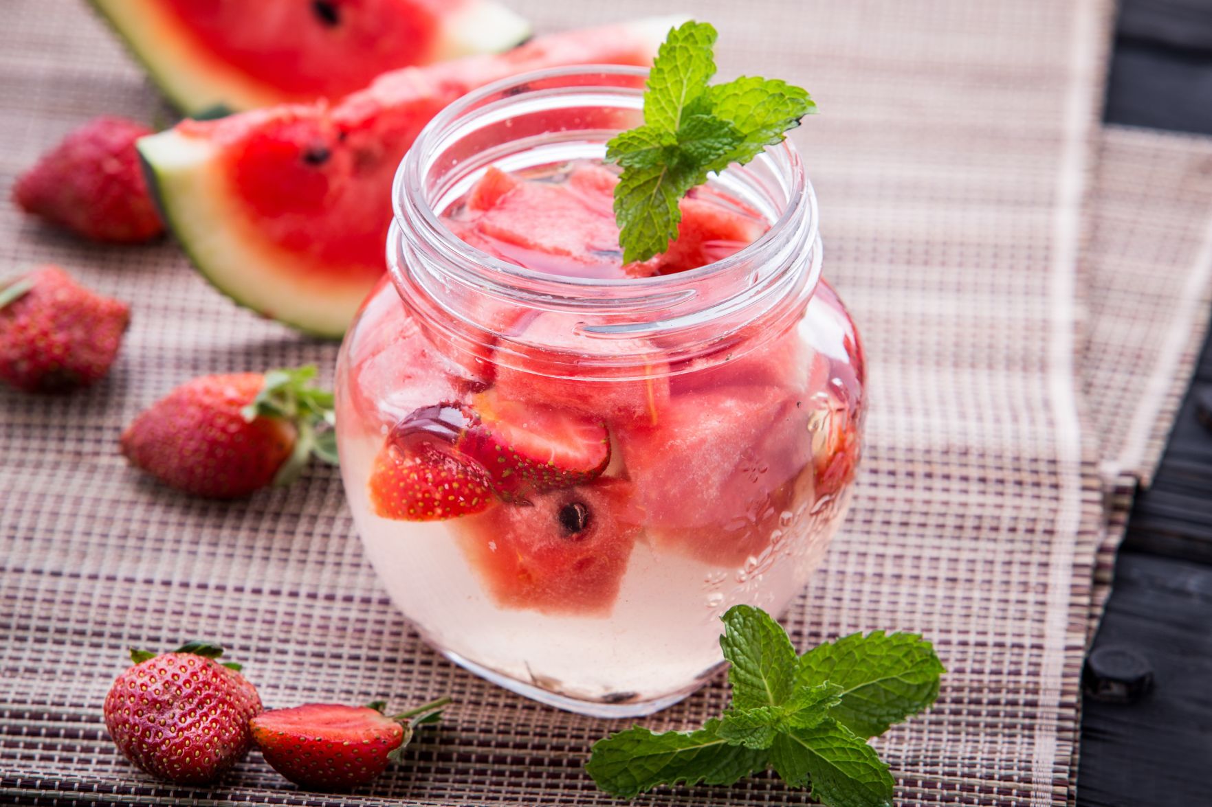 How to stay hydrated through both food and beverages [Extension column ...