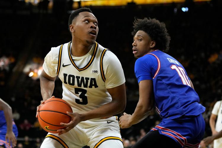 Stirtz scores 22 points to lead No. 25 Iowa over UMass Lowell, 90-62 ...