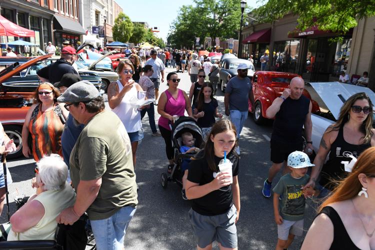 Motoring through Columbia at Thunder on the River Car Show [photos ...