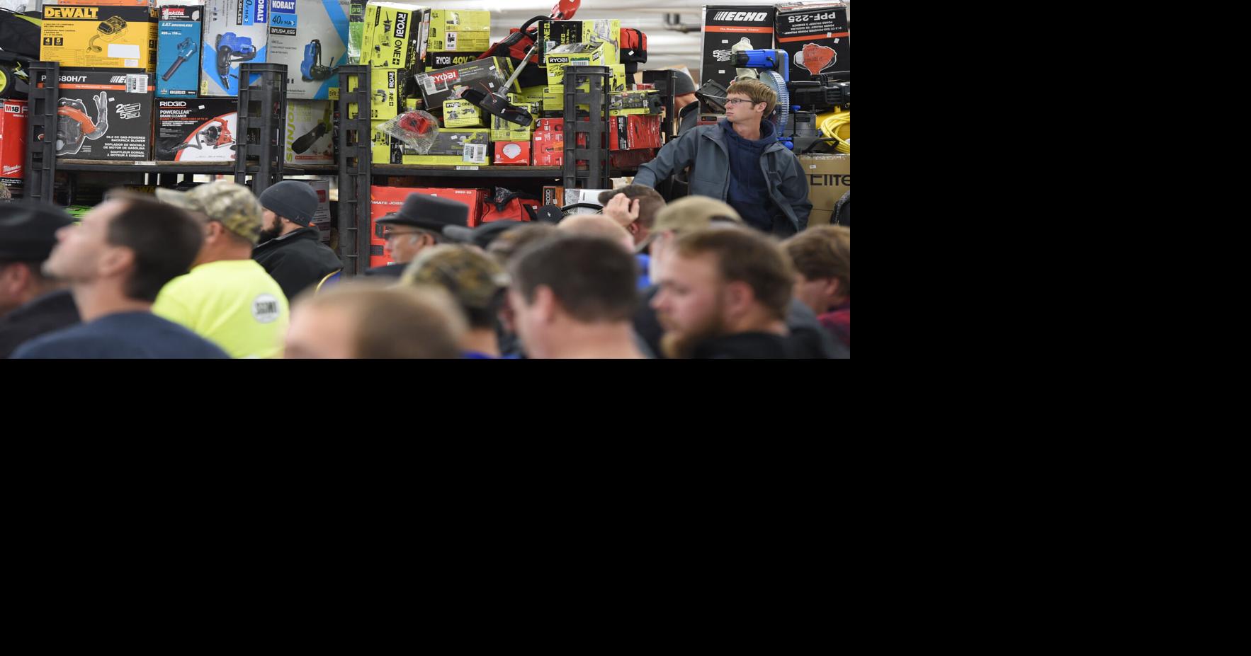 Black Friday sale at Pa. Auction Center [photos] | | lancasteronline.com