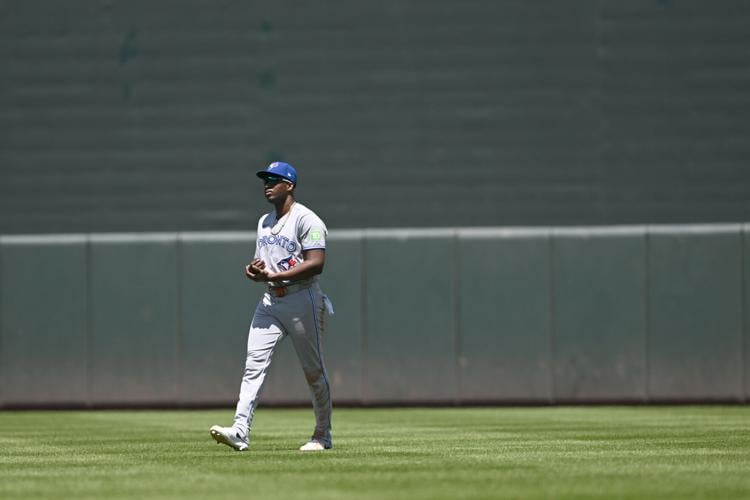 Jays OF Jesús Sánchez suffers right wrist bruise on ball thrown by kid ...