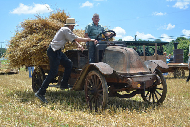 Threshing party turns back clock | Lifestyle | lancasteronline.com