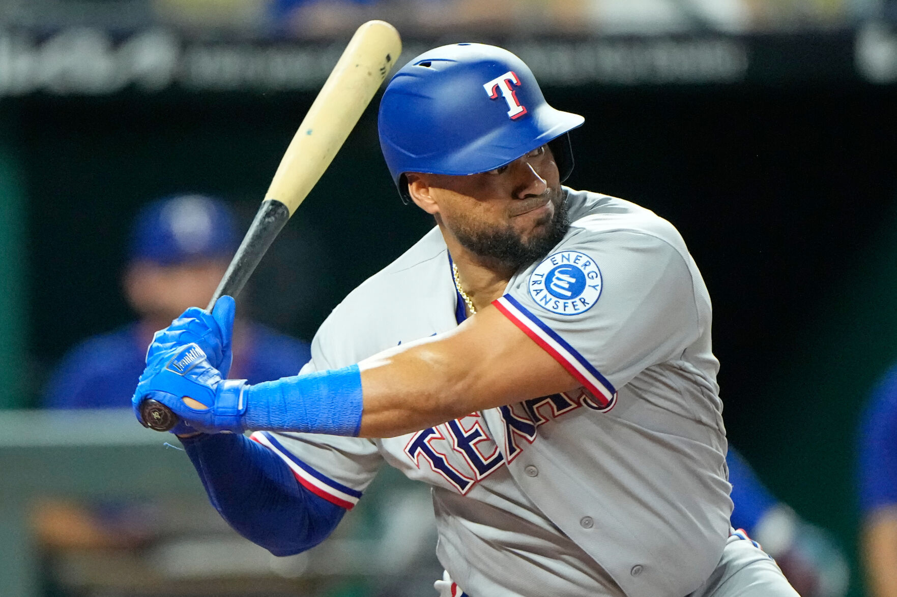 Díaz y Burger guían a los Rangers a vencer 6-4 a los Reales en 10 ...