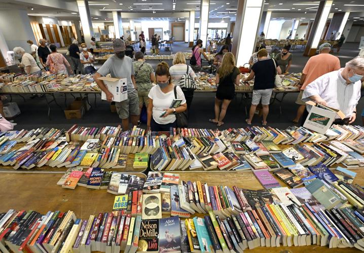 Bookworms bagging book bargains at library benefit sale [photos ...