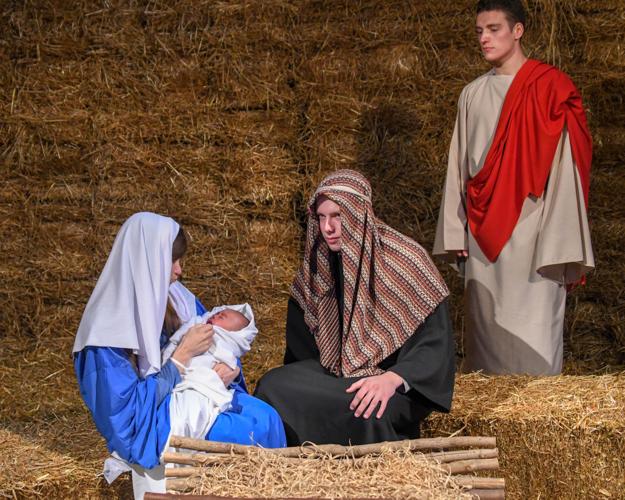 Live Willow Street Nativity has sheep grazing and cattle lowing | Faith ...
