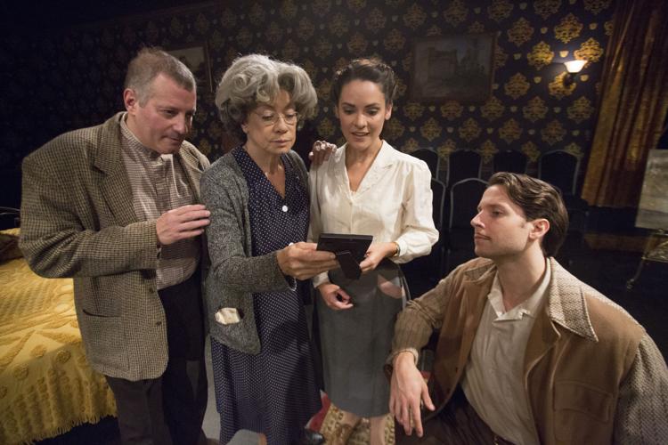 Review: Fulton's 'Veronica's Room' is a nifty and nasty play ...