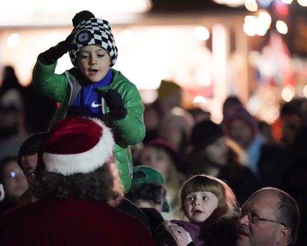 Tree lighting marks the start of the holiday season in Elizabethtown ...