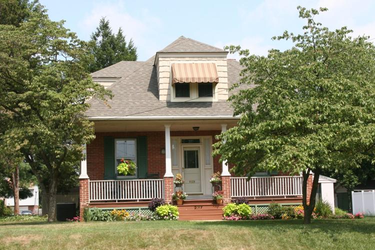 Examples of Foursquare design style in Lancaster County and beyond ...