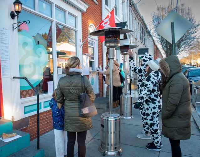 Splits and Giggles serves up sundaes during National Ice Cream for ...