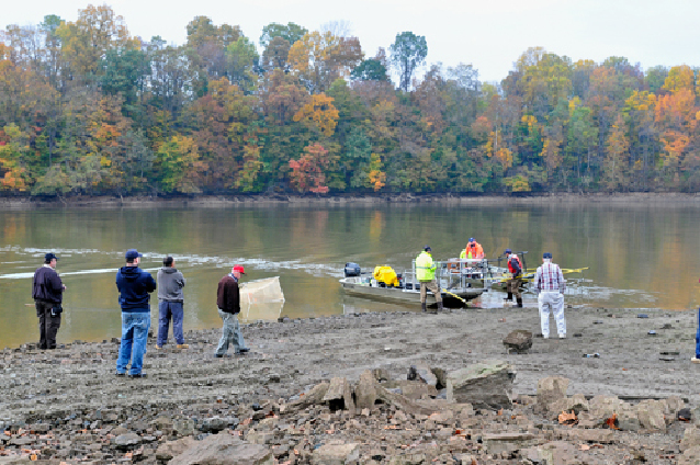 Speedwell Forge Lake fans gather for muddy end | News | lancasteronline.com