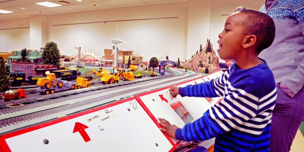 All aboard: holiday train display returns to Elizabethtown Public ...