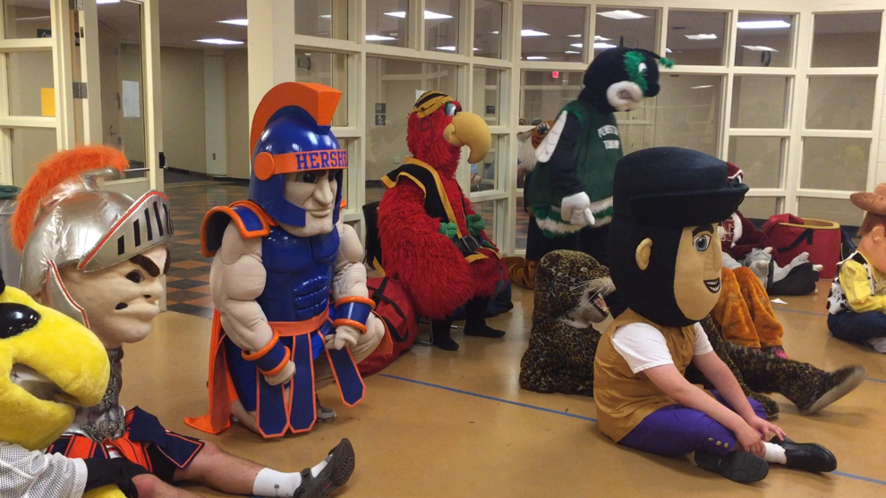 Learning how to own the crowd at mascot camp | Trending ...