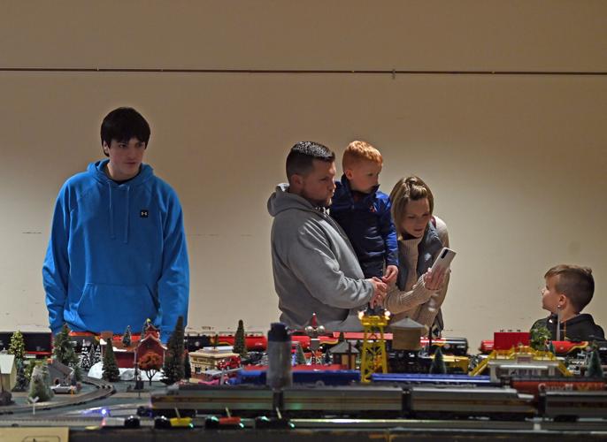 Christmas model train display returns to the Elizabethtown Public ...