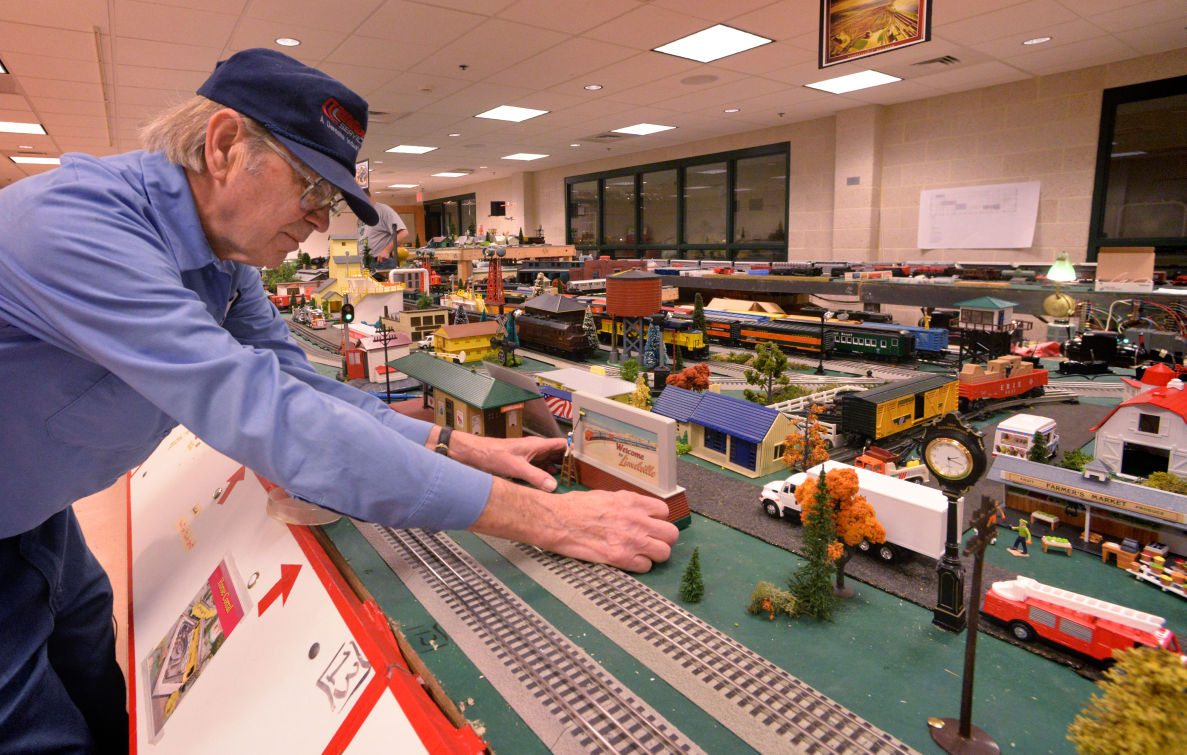 All aboard: holiday train display returns to Elizabethtown Public ...