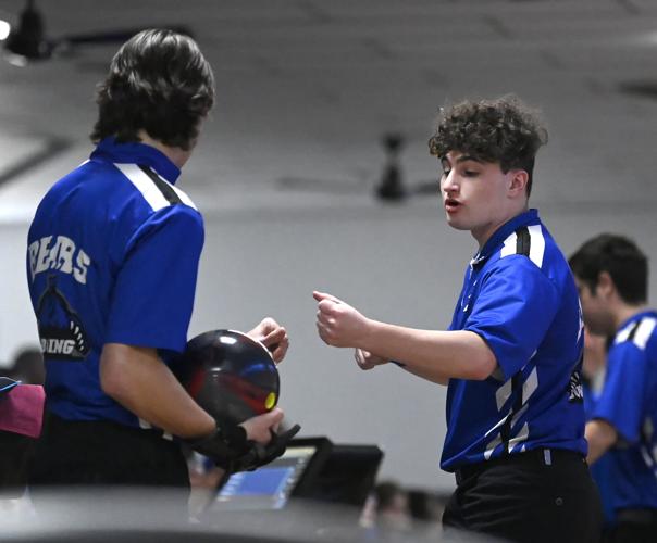 Elizabethtown vs. Manheim Township - L-L League bowling [photos] | High ...