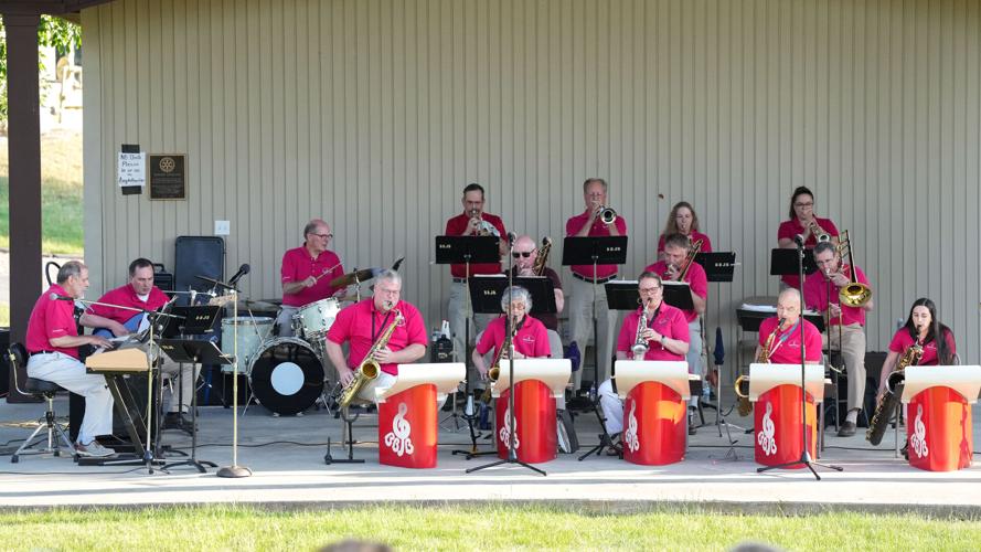 Longtime bandleader Bob Troxell honored at tribute concert [photos ...