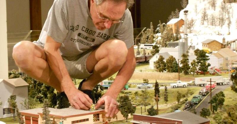 Choo Choo Barn layout bedecked in Christmas cheer | Entertainment ...