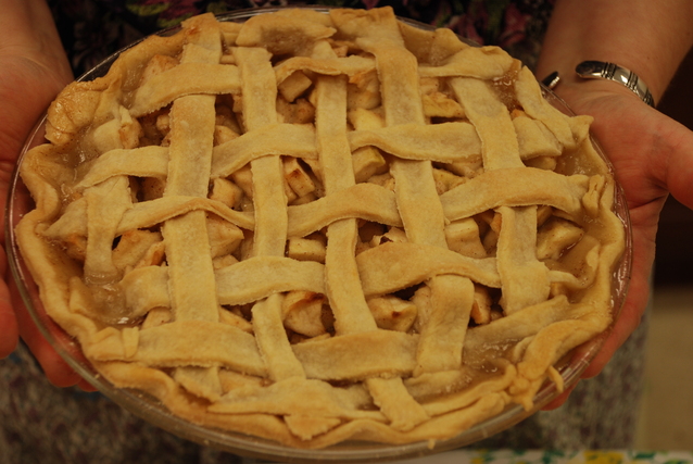 Folk art classes offer edible lesson in pies and Mennonite traditions ...