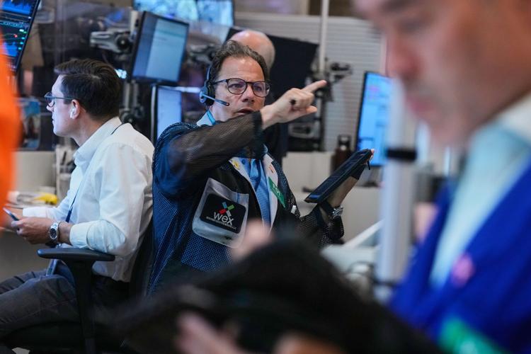 Oil prices fall below $80 per barrel, while US stocks drift in mixed ...