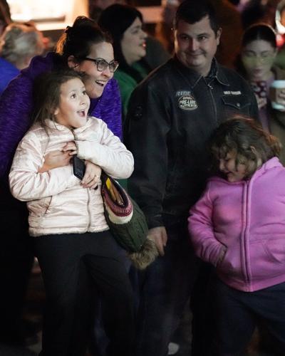 Tree lighting marks the start of the holiday season in Elizabethtown ...