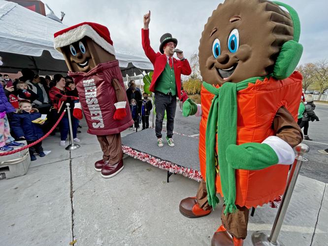 Santa (and the Grinch) arrive at Hershey Chocolate World Saturday ...