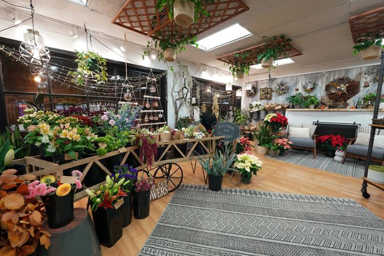 Retailers prepare for the holiday shopping season at Lancaster Shops ...