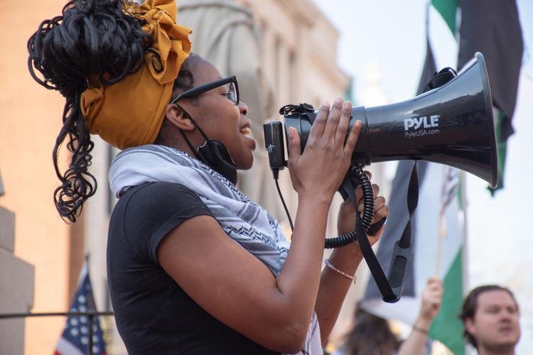 Rallygoers urge Dems to write ‘uncommitted’ on primary ballots [photos ...