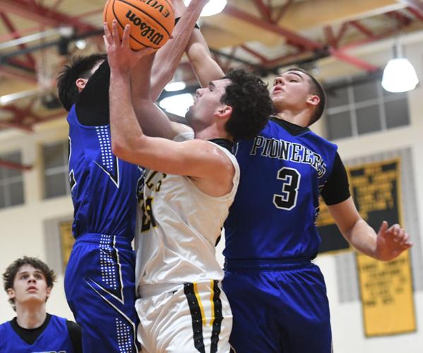 Chad McDowell Memorial Holiday Tournament boys basketball final ...