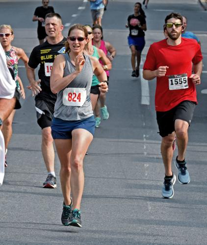 Runners take part in 5-mile Red Rose Run; proceeds benefit Central ...