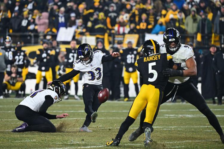 Rodgers y Steelers ganan la AFC Norte al vencer 26-24 a Ravens tras ...