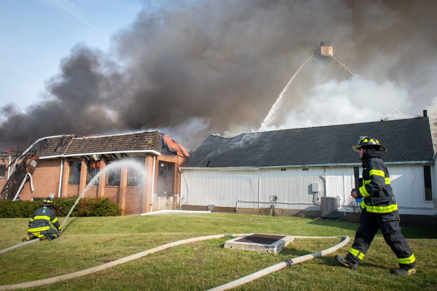 Scenes from the fire at Hershey Farm Restaurant & Inn in Ronks [photos ...