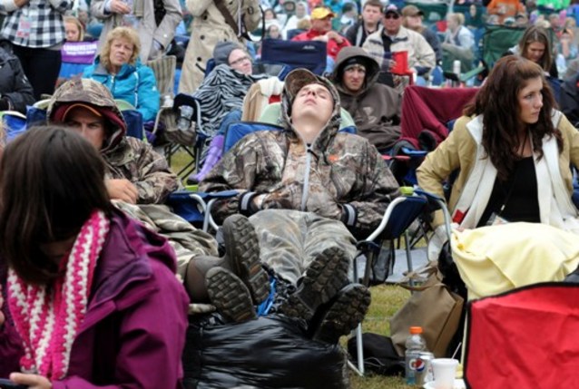 FallFest draws big, appreciative crowd despite gloomy conditions ...