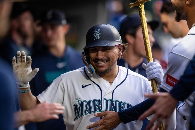 Cole Young’s single in 10th gives streaking Mariners another walk-off ...