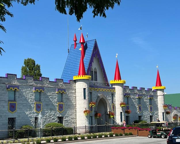 Dutch Wonderland ride leaves 21 people stuck over the amusement park ...