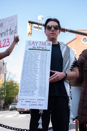 Rallygoers urge Dems to write ‘uncommitted’ on primary ballots [photos ...