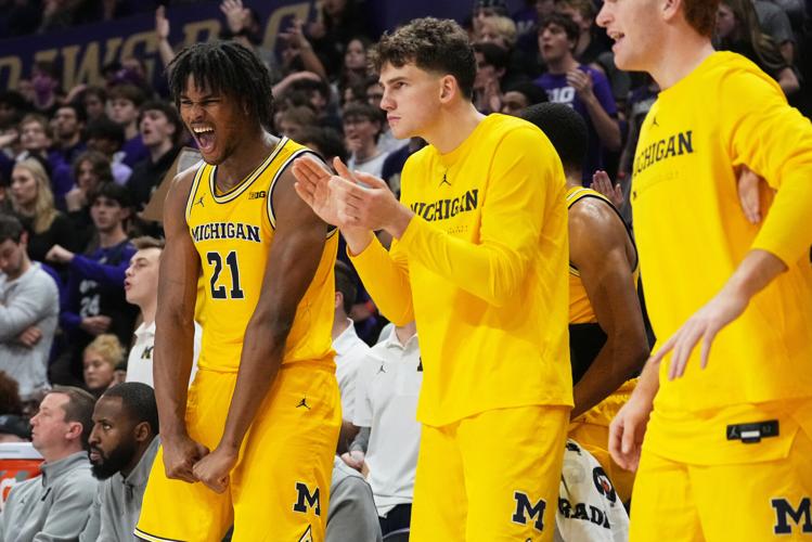 No. 4 Michigan rebounds from 1st loss with 82-72 win at Washington ...