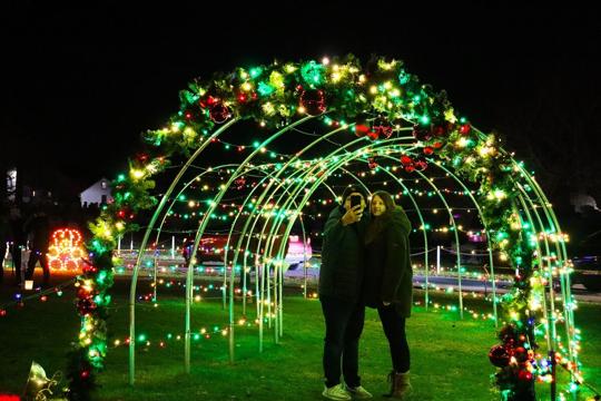 9 Christmas lights shows in, near Lancaster County, from Clipper ...
