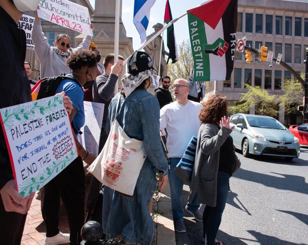 Rallygoers urge Dems to write ‘uncommitted’ on primary ballots [photos ...