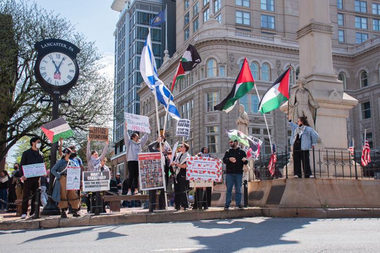 Rallygoers urge Dems to write ‘uncommitted’ on primary ballots [photos ...