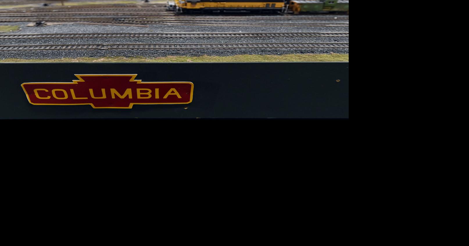 Get a closer look at 1905 Columbia in this model train display [photos ...