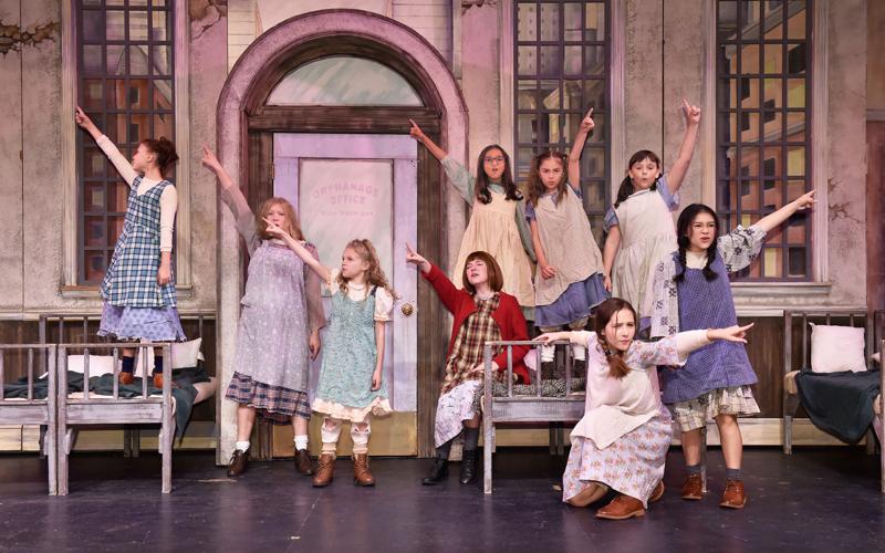 Dutch Apple Dinner Theatre's 'Annie' is a delight | Life & Culture ...