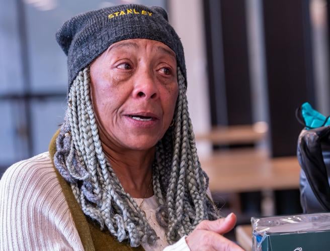 Smith-Wade-El hosts pardons clinic, says mistakes shouldn't hinder ...