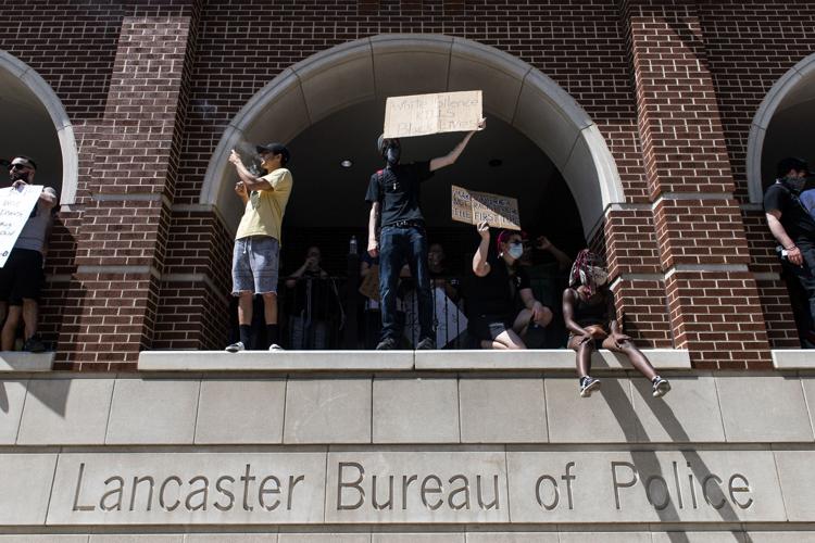 More than 1,000 protest George Floyd's death in Lancaster city Saturday ...