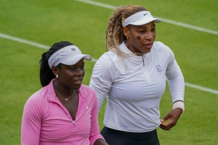 Serena Williams vuelve con victoria en el dobles en Queen's Club al ...