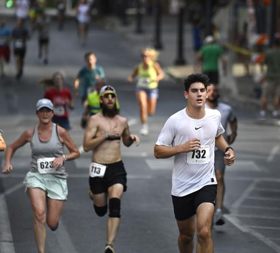 Scenes from the 47th Red Rose Run through Lancaster City [photos ...