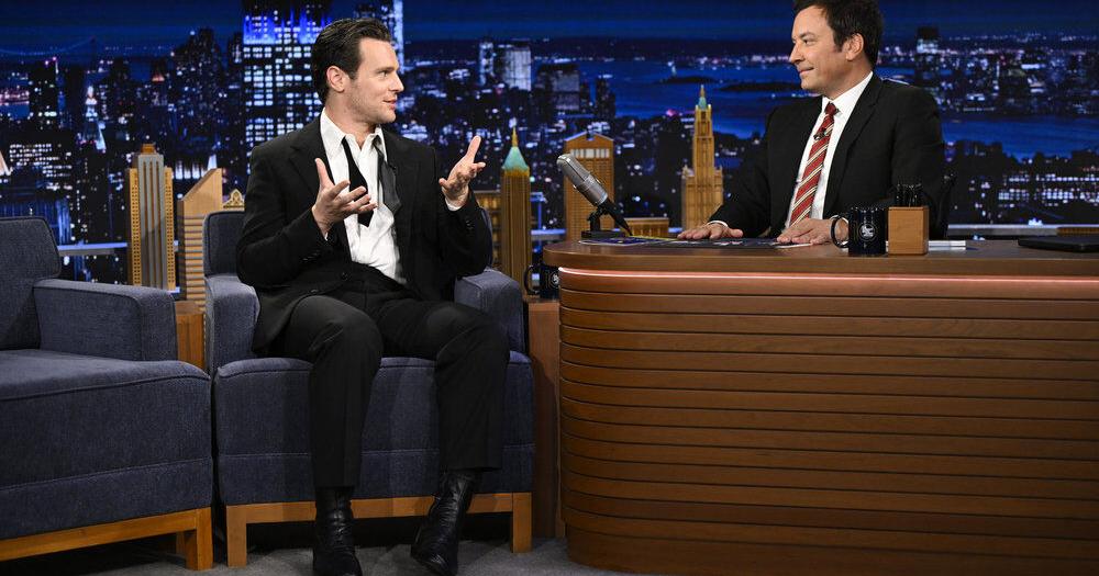 Jonathan Groff on tonight show as Bobby Darin in "Just in Time ...